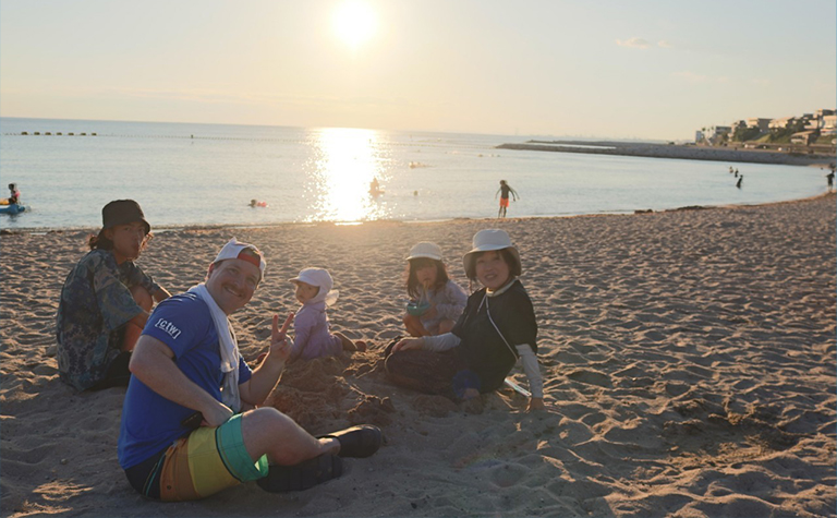 「第213回 海さくらごみ拾い × BLUE SANTAごみ拾い2025」に参加！環境保全活動を通じて“心と地球の安心”を支援 | SDGs fan