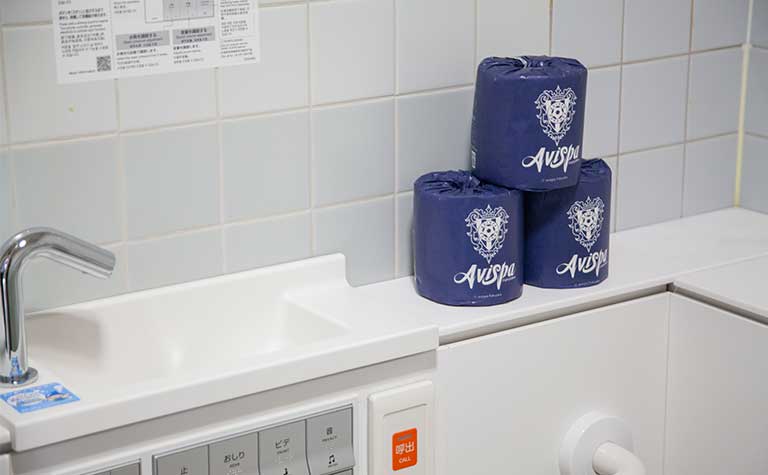 資源物リサイクルで応援！ベスト電器スタジアムにオリジナルトイレットペーパーを寄贈 | SDGs fan